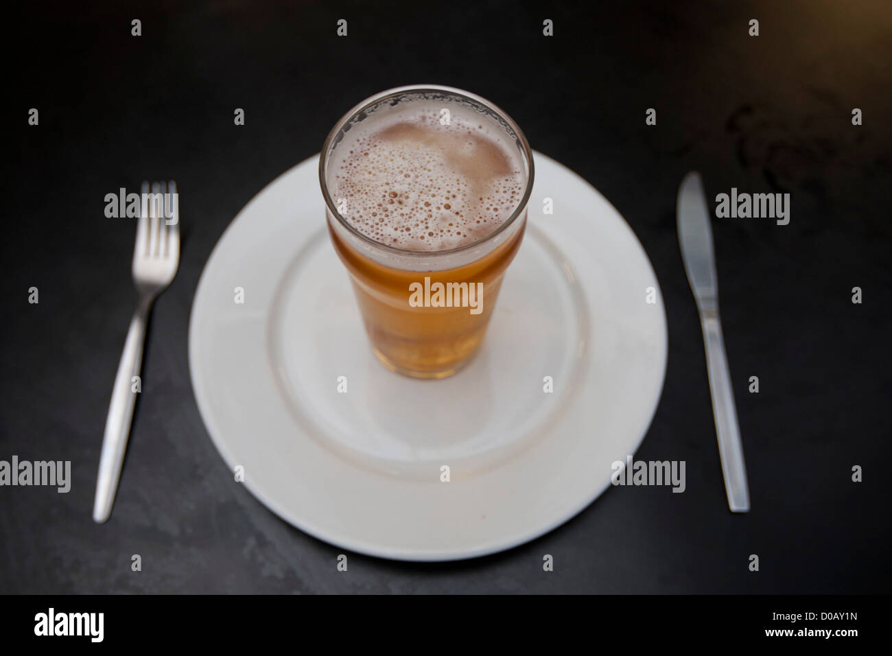 Bière pinte Banque de photographies et d’images à haute résolution - Alamy