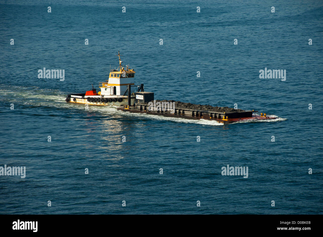 Bateau remorqueur poussant la barge Banque de photographies et d’images ...