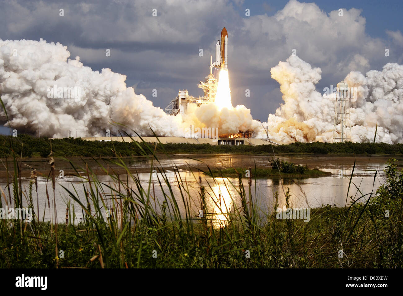 Le décollage de la navette spatiale Discovery Photo Stock - Alamy Le décollage de la navette spatiale Discovery Photo Stock - Alamy