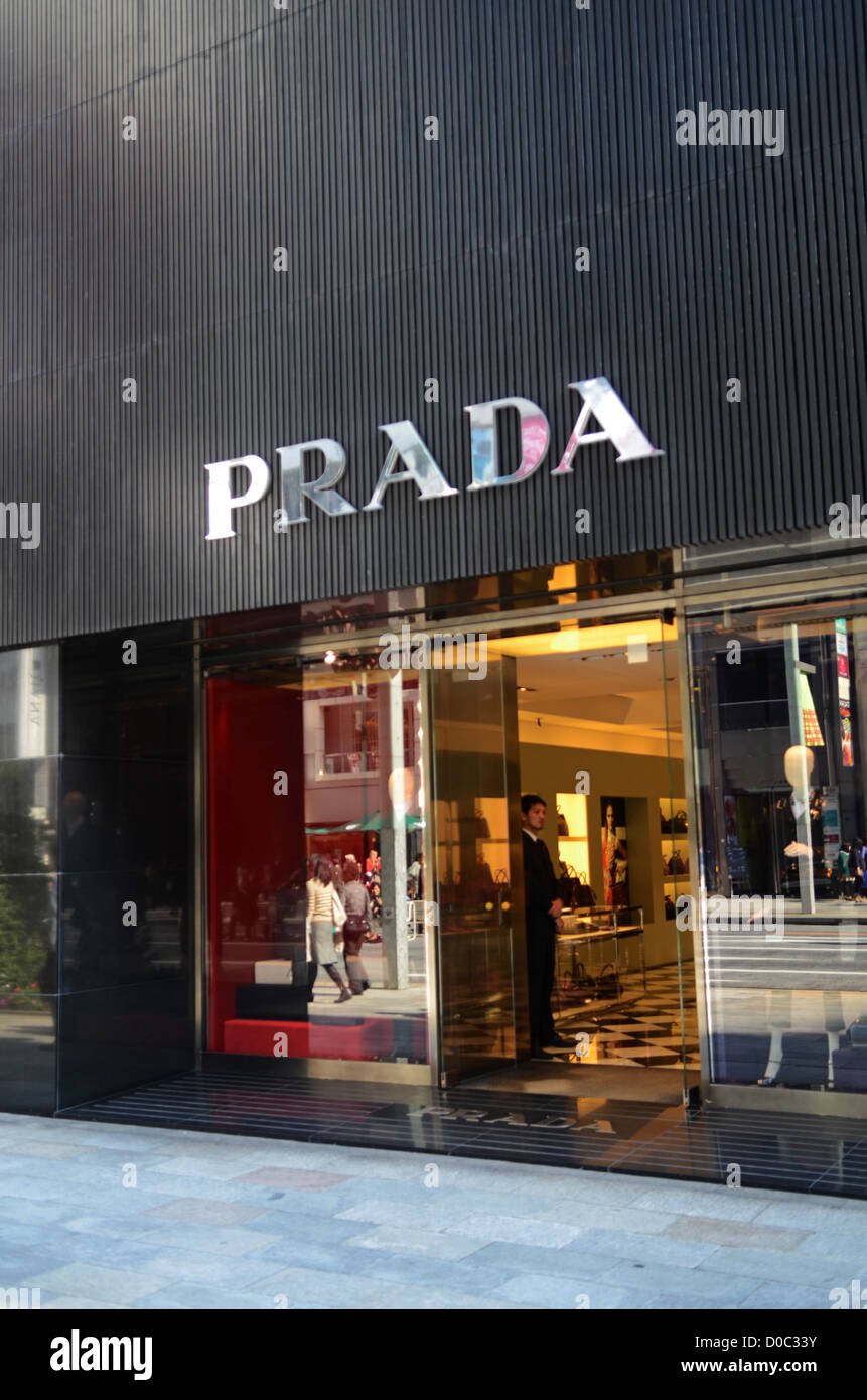 Prada ginza Banque de photographies et d’images à haute résolution - Alamy