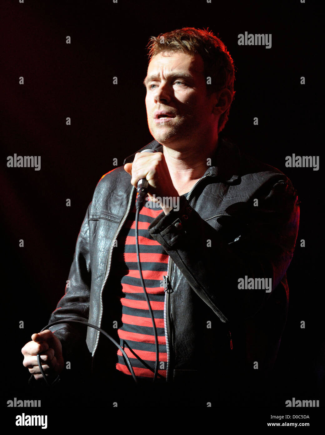 Damon Albarn de Gorillaz ESCAPE TO PLASTIC BEACH 'World Tour' au Centre ...