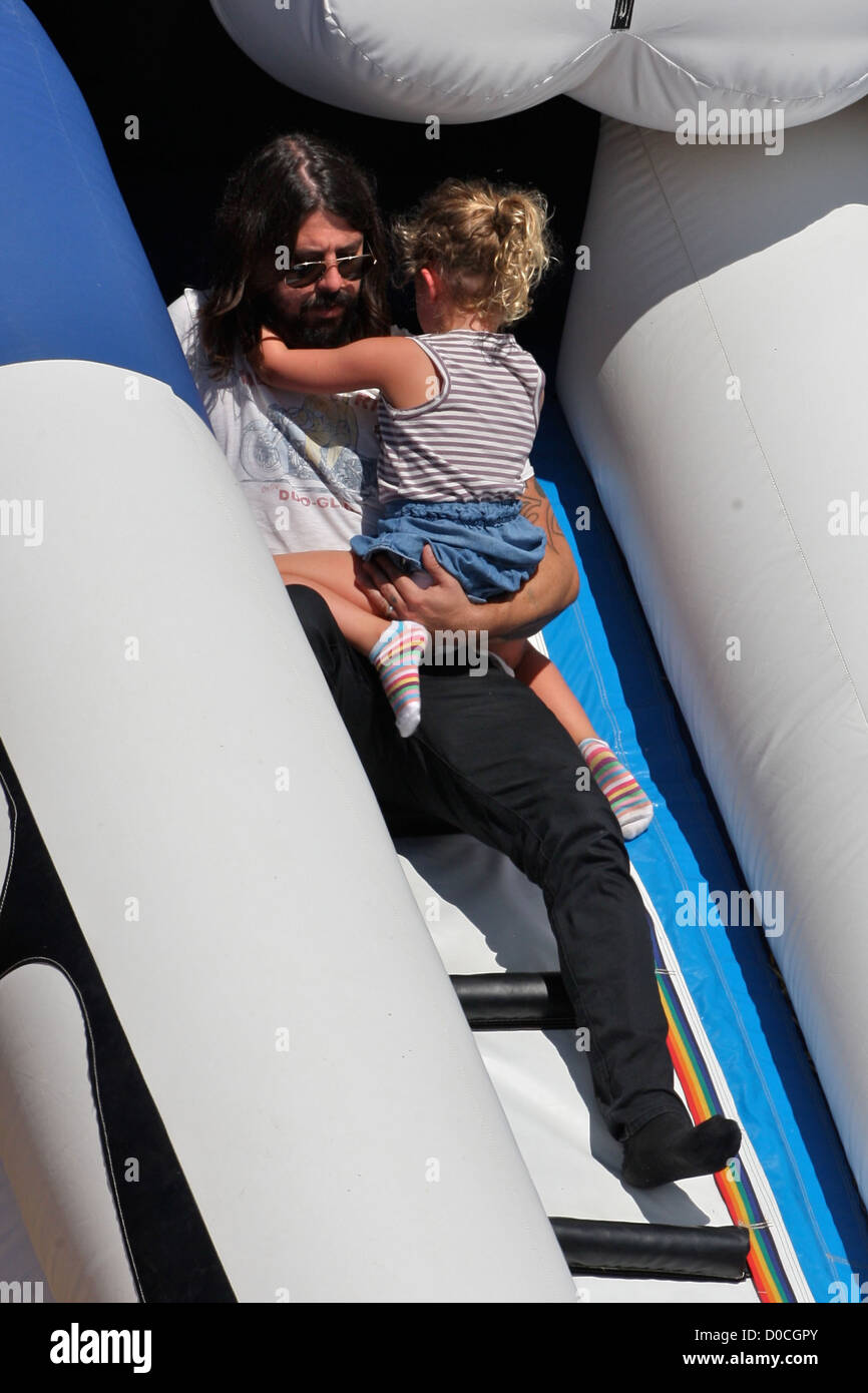 Dave grohl and violet maye grohl Banque de photographies et d’images à ...