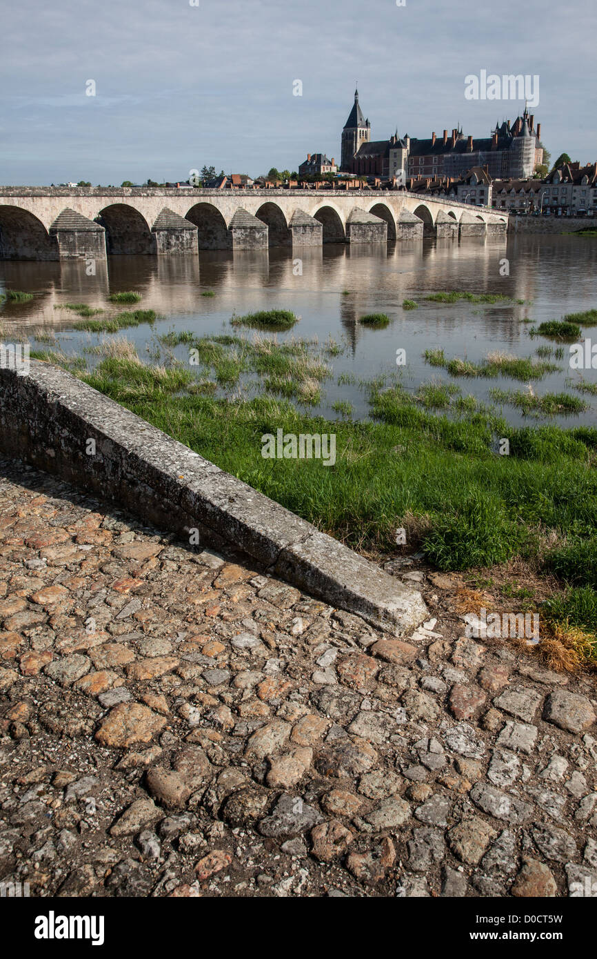 Gien town Banque de photographies et d’images à haute résolution - Alamy