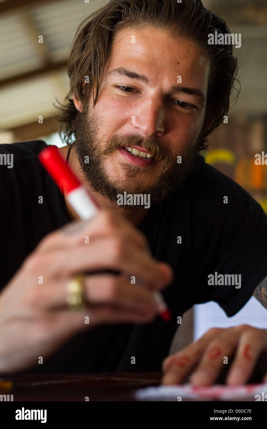 Stylo rouge Banque de photographies et d’images à haute résolution - Alamy