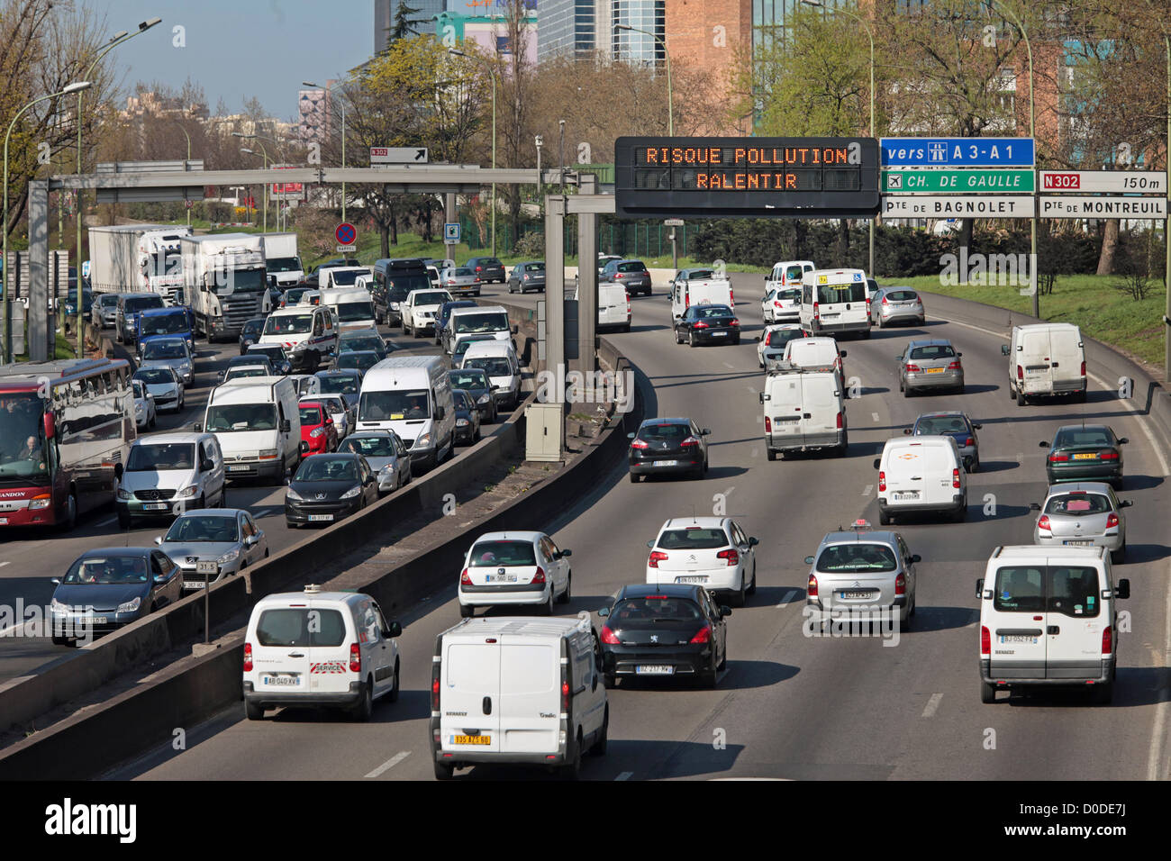 Road traffic on paris peripherique Banque de photographies et d’images ...