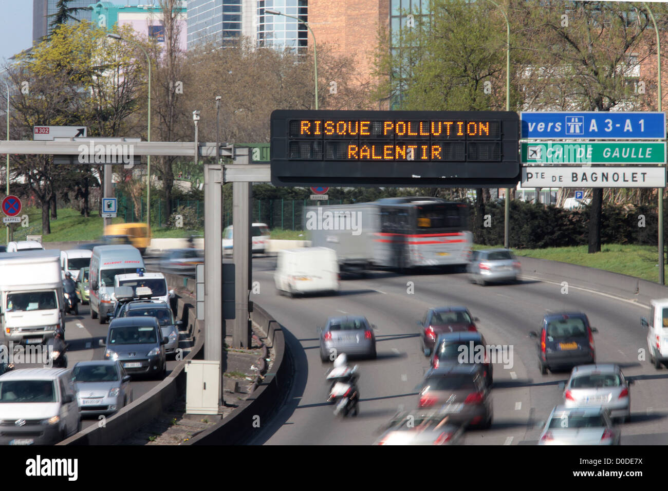 Road traffic on paris peripherique Banque de photographies et d’images ...