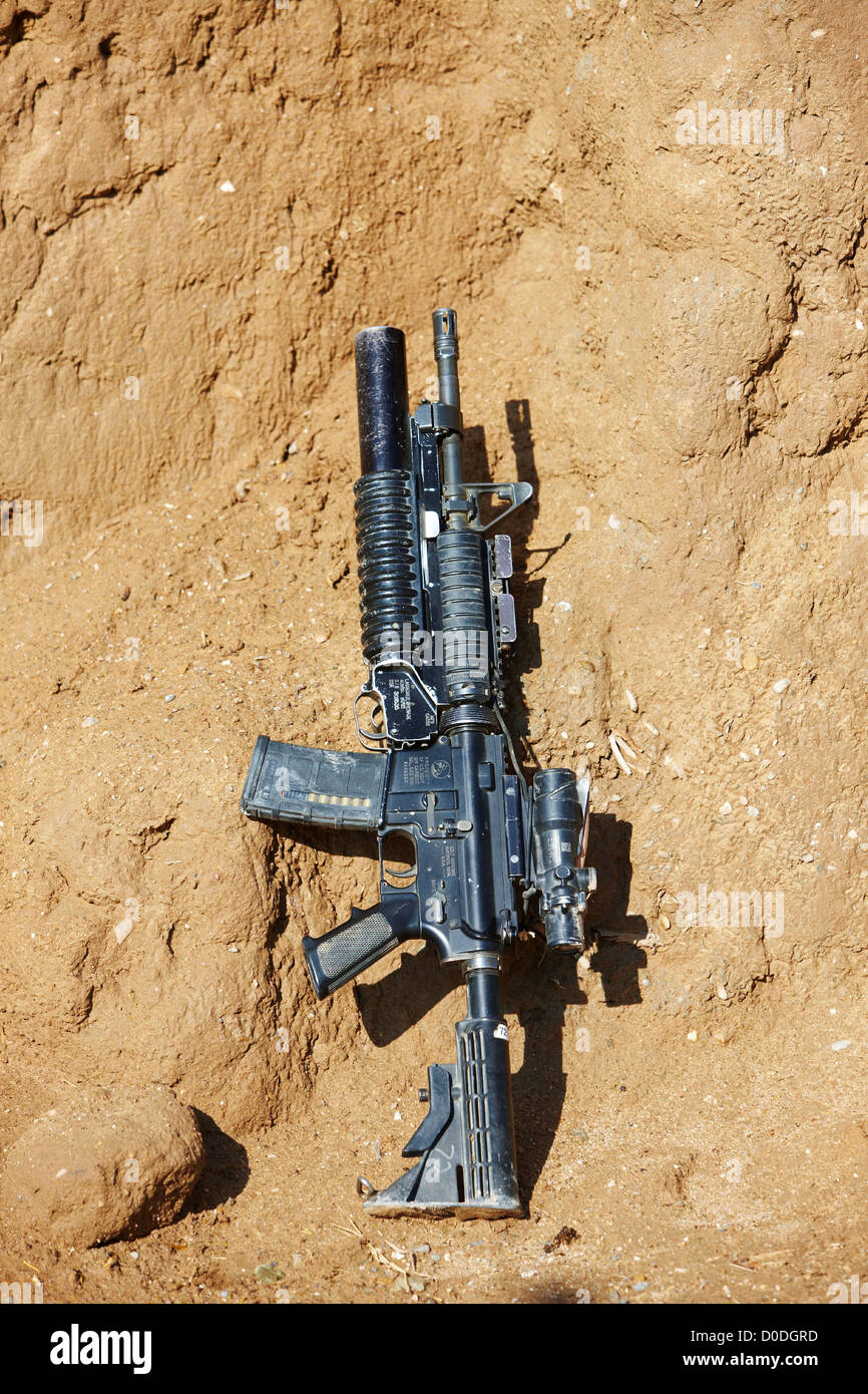 Carabine M4 équipé de 40 mm M203 live grenades chargées les petits ...