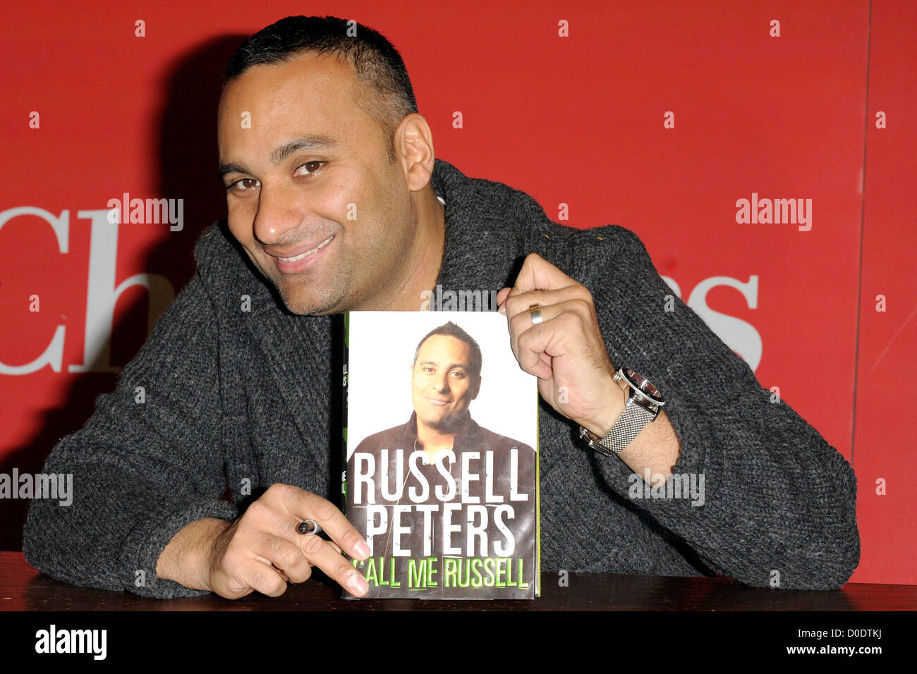 Russell Peters à sa séance de dédicaces au Festival Hall Chapitres ...