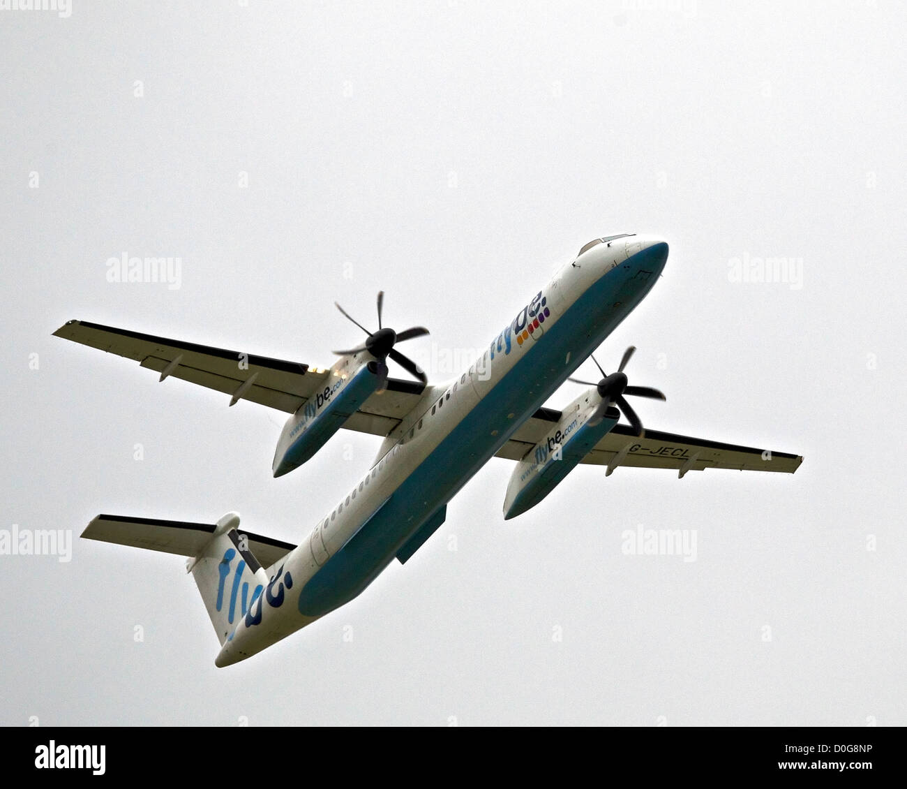 Flybe bombardier dash 8 q400 aeroplane Banque de photographies et d ...