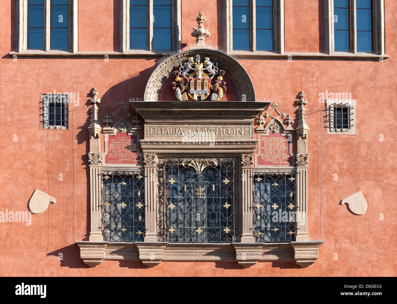Prague - symbole de la ville sur l'Ancien hôtel de ville windows Photo ...