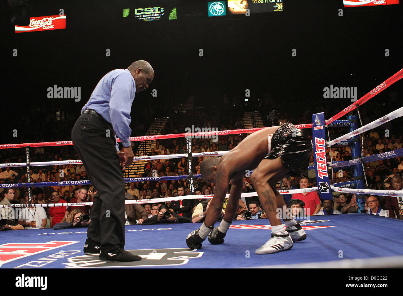 Allan Green essaie de se relever après avoir été TKO avait Glen Johnson ...