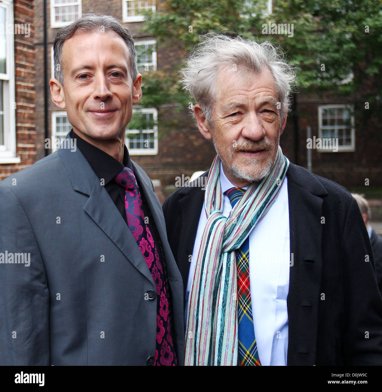 Peter Tatchell et Sir Ian McKellen Sir Ian McKellen dévoile une plaque ...