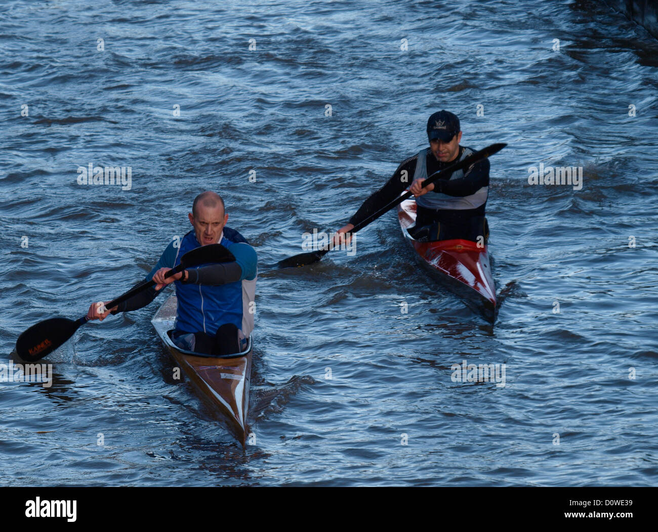 Kayaks de course Banque de photographies et d’images à haute résolution ...