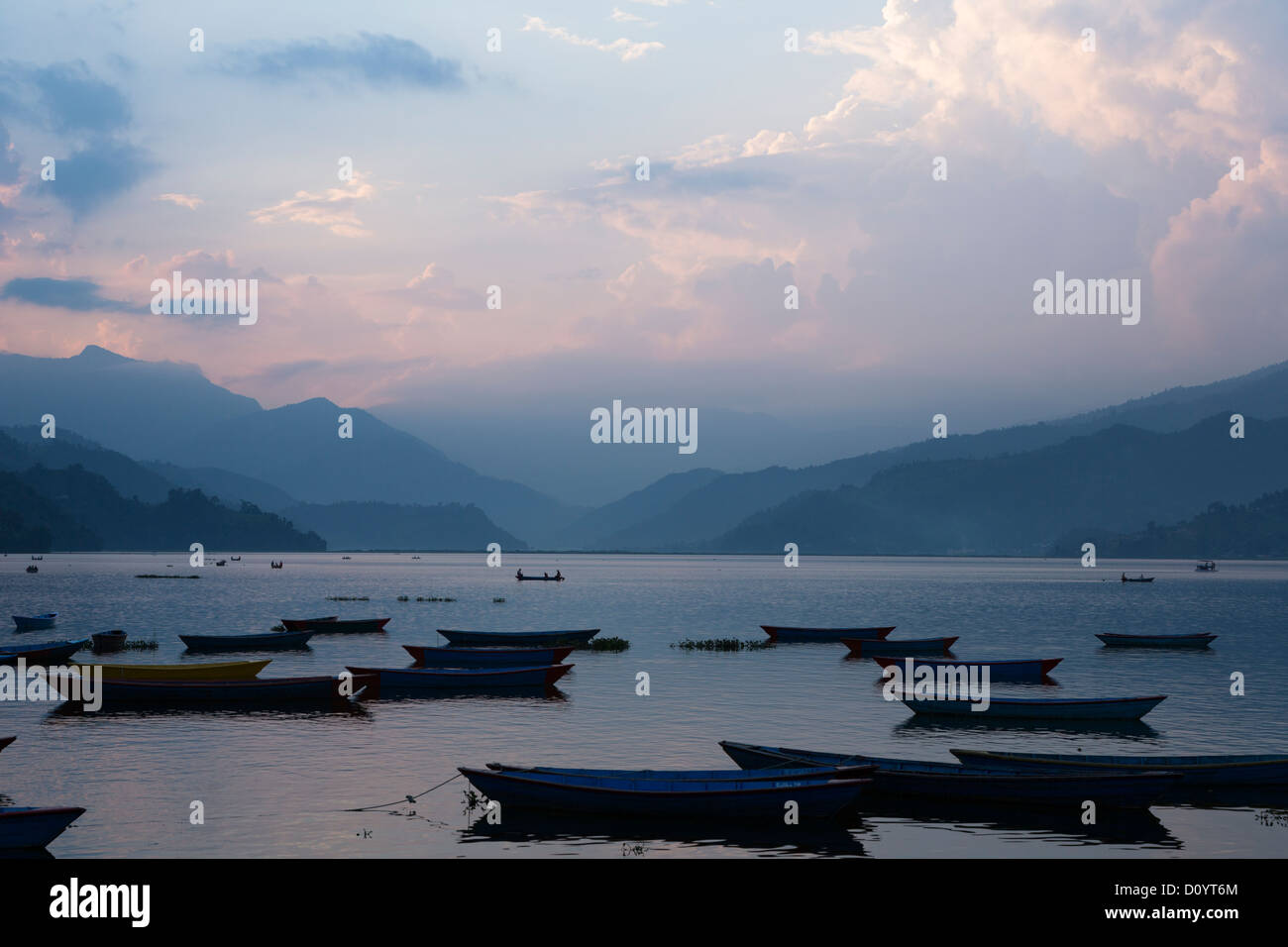 (Phewa Lac Fewa) ou dans la région de Pokhara, Népal Photo Stock - Alamy