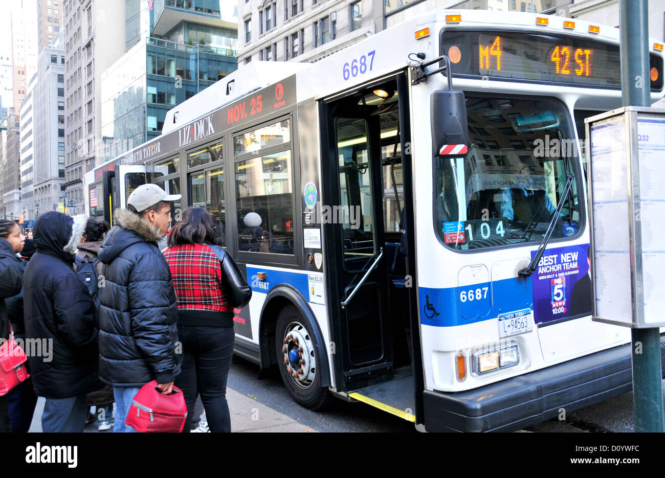 Transport public new york city m4 mta bus Banque de photographies et d ...