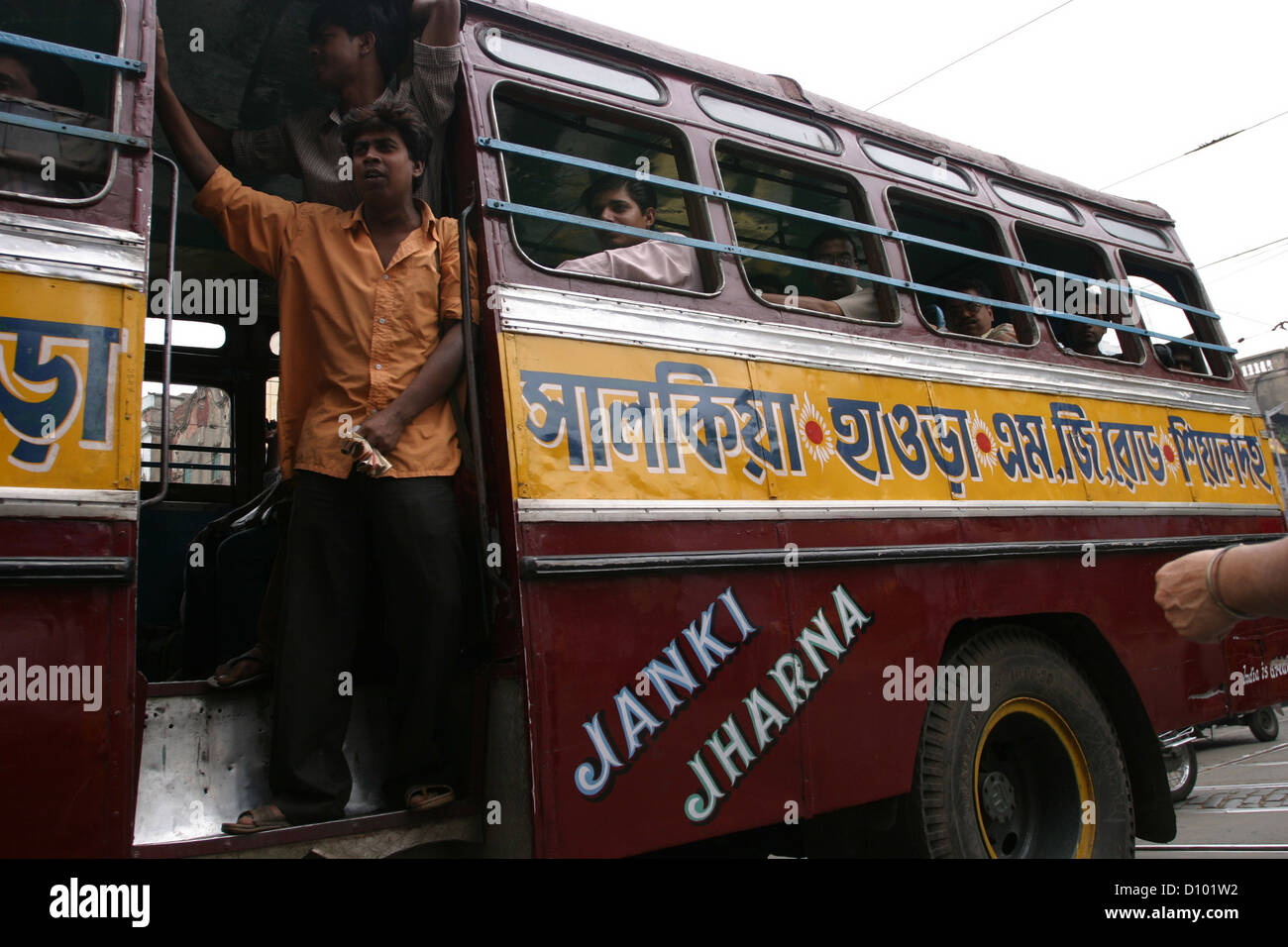Un bus du centre-ville de Calcutta Photo Stock - Alamy