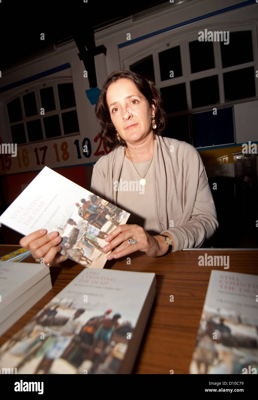 Frances Harrison parle de son livre encore compter les morts : les ...