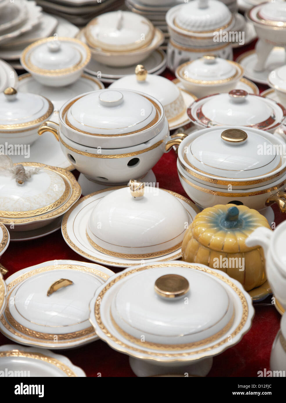 Affichage de la vaisselle Banque de photographies et d’images à haute ...