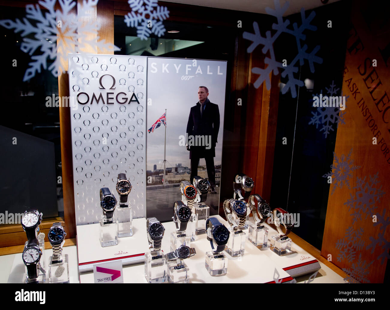 Skyfall James Bond 007 Omega mens watches shop window display montrant ...