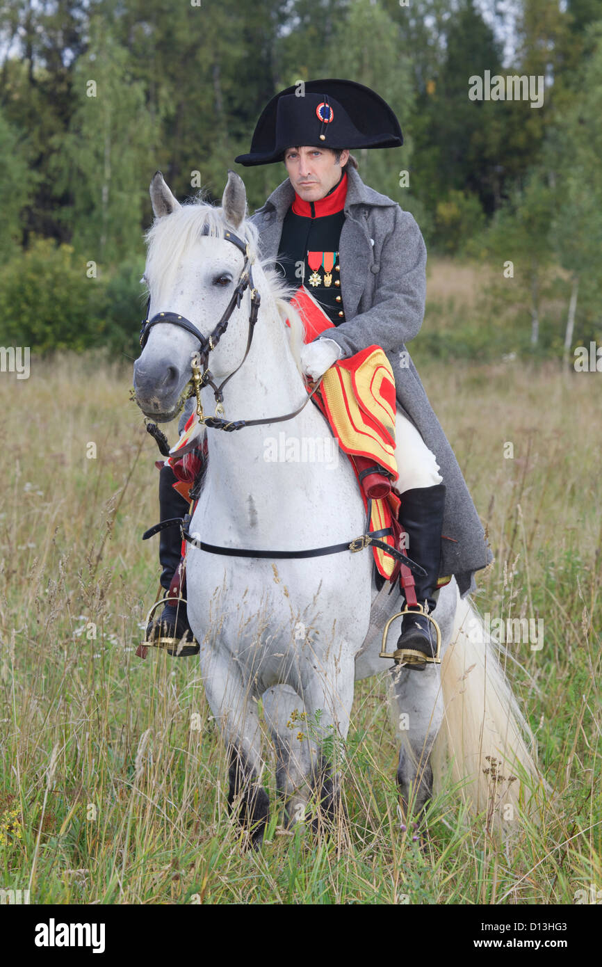Napoléon Bonaparte sur son beau cheval blanc Marengo en Russie ...