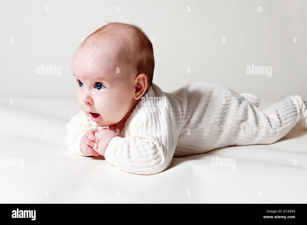 4 mois Banque de photographies et d’images à haute résolution - Alamy