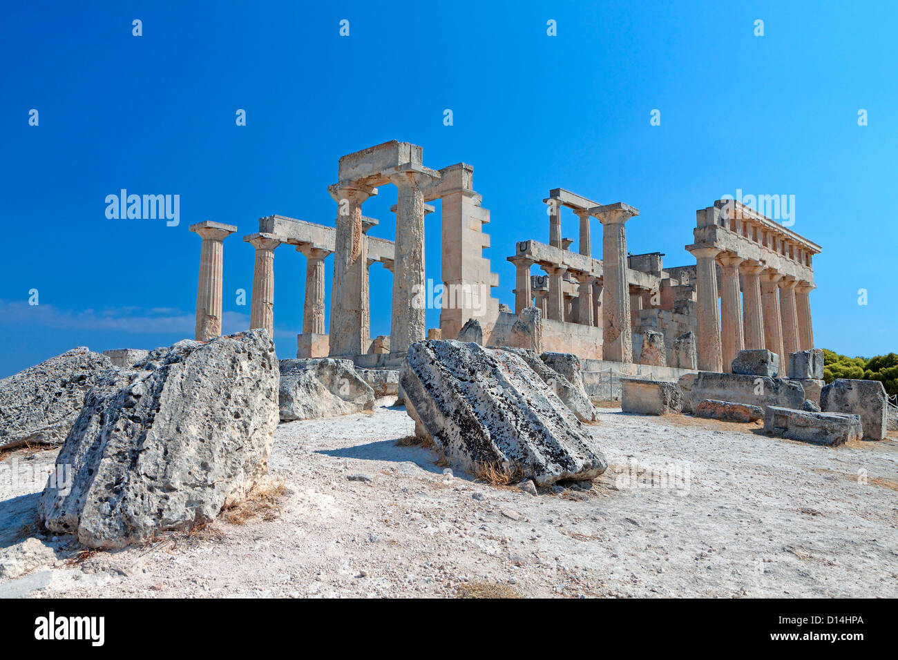 Ancien Temple d'Athena of Greece à l'île d'Egine en Attique, Grèce ...