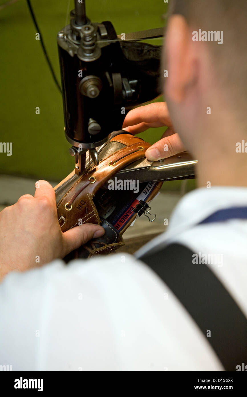 Cordonnier sur mesure Banque de photographies et d’images à haute ...