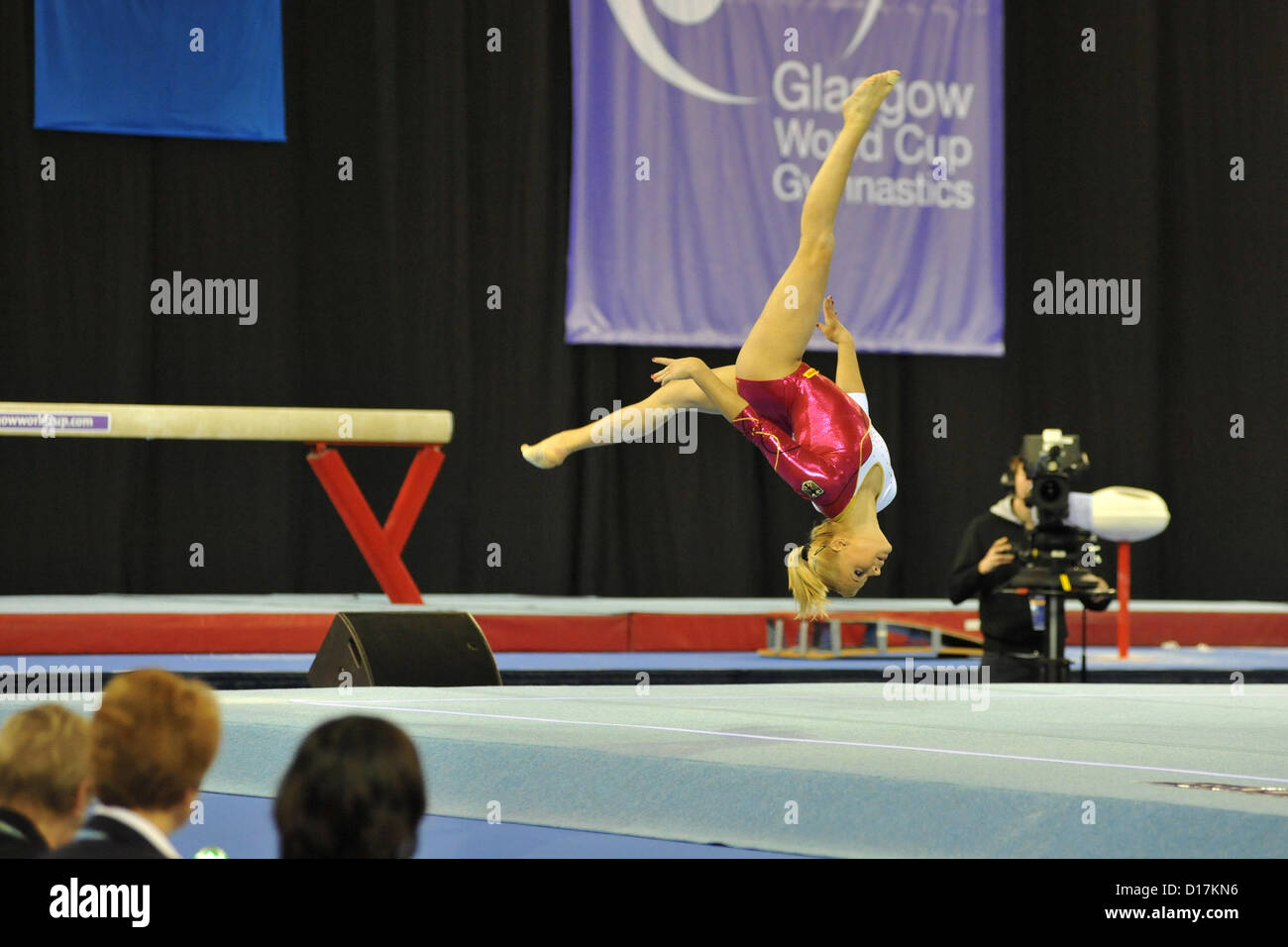 Elizabeth Seitz, GER, acrobatically tumbling au cours de l'exercice au ...