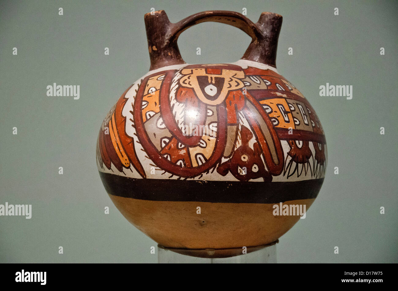 Récipient en céramique, Drum culture Nazca 100 AC-800 AC Perú Photo ...