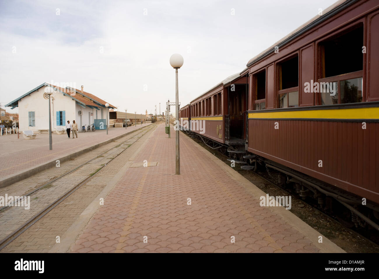 La gare de Metlaoui point de départ du train Lézard rouge en Tunisie ...