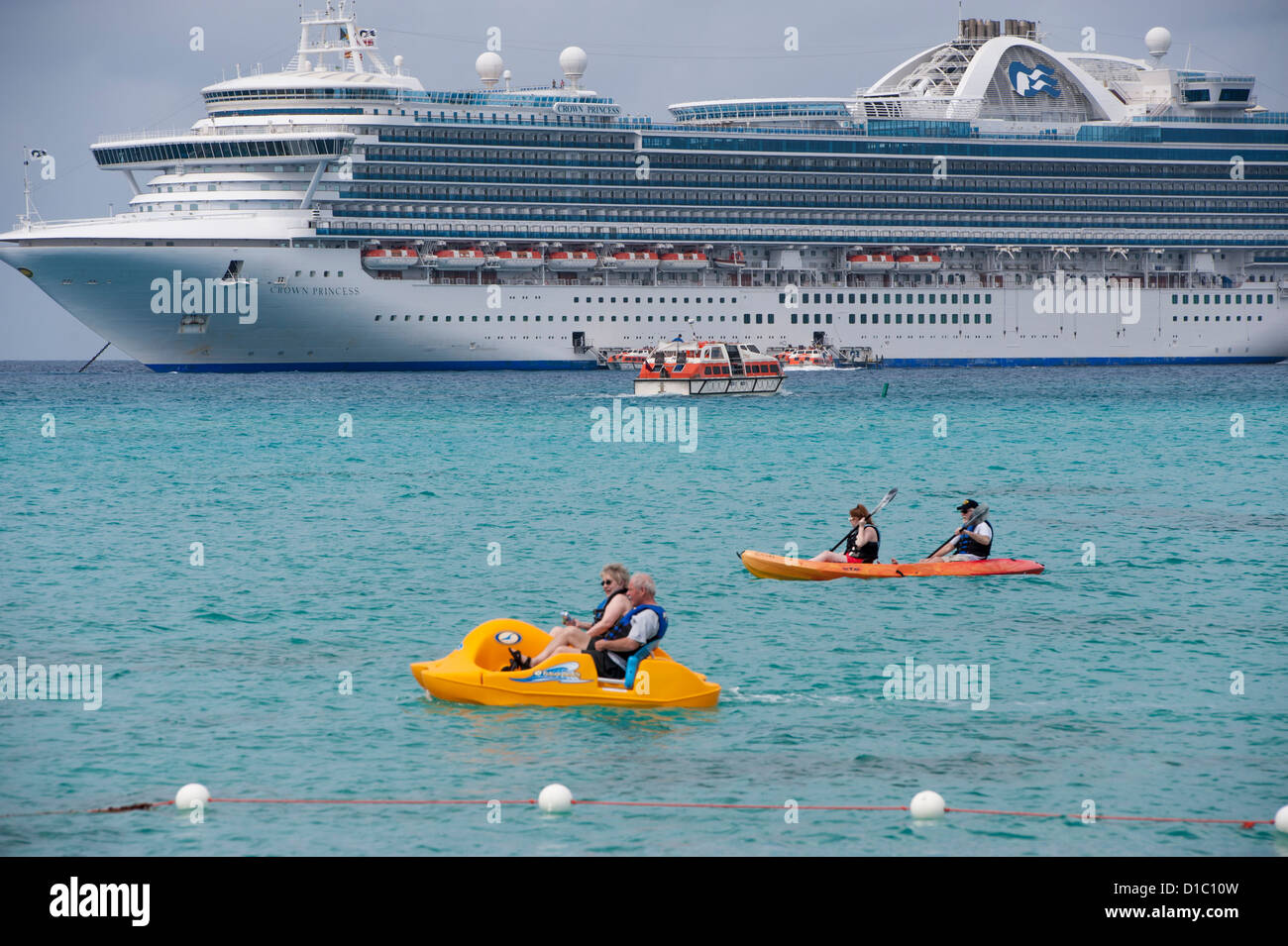Bahamas, Eleuthera, Princess Cays, Princes, bateau de croisière, pédalo ...