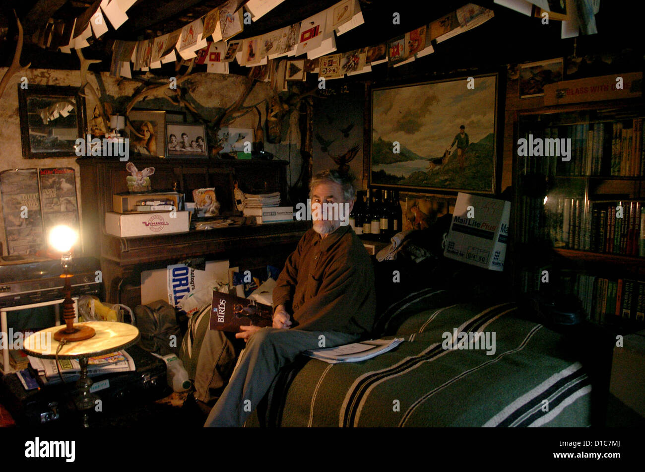 Mike Tomkies écrivain à son 14e siècle ferme près de Henfield qui vient ...