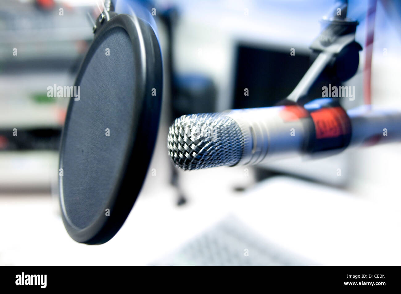 Bbc radio microphone Banque de photographies et d’images à haute ...