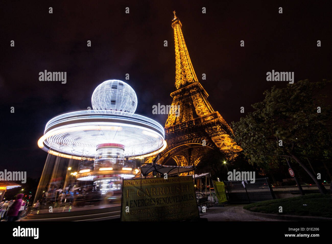 Carrousel devant tour eiffel paris Banque de photographies et d’images ...