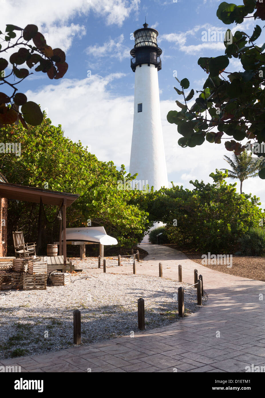 Le phare de Cape Florida et lanterne en parc national Bill Baggs à Key ...