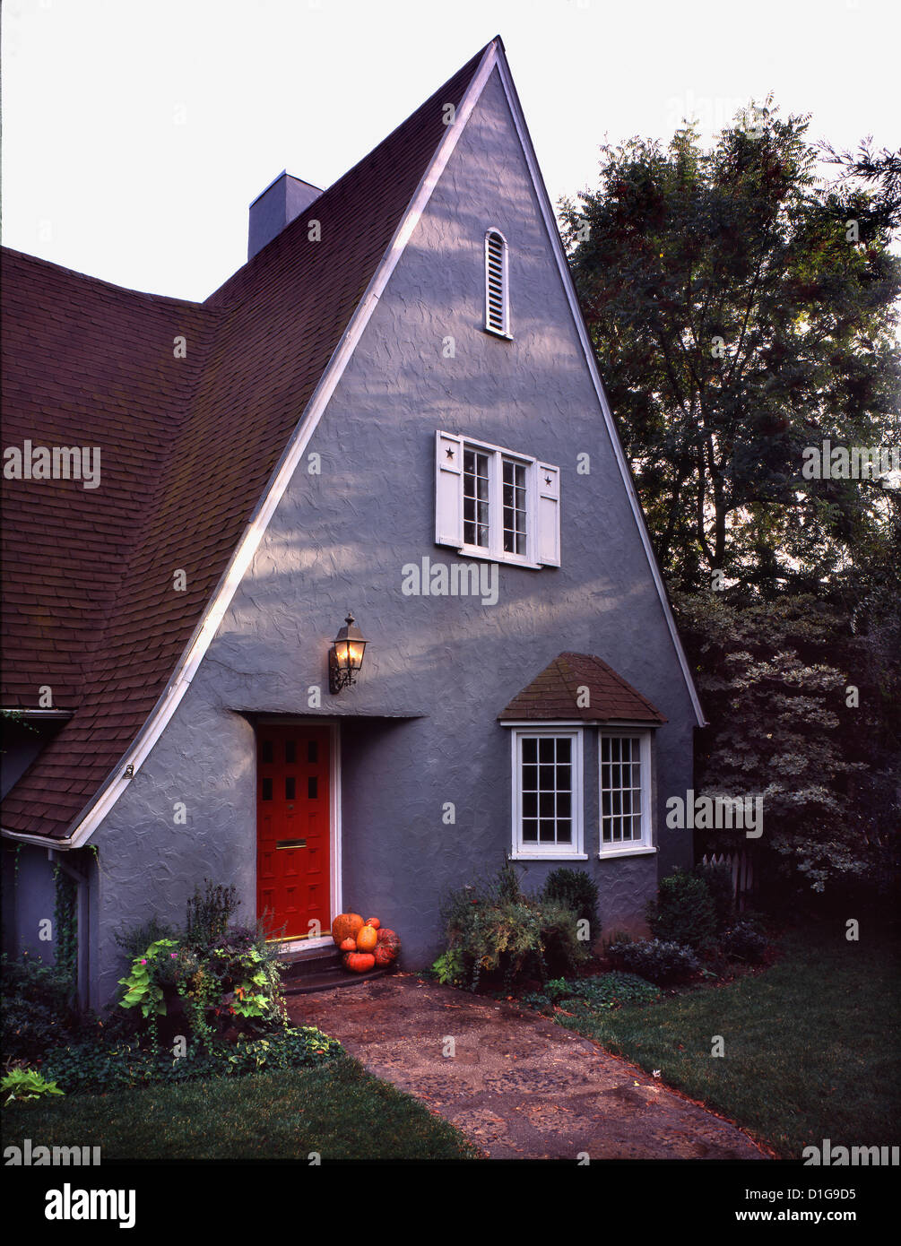 Petit toit pointu Banque de photographies et d’images à haute ...