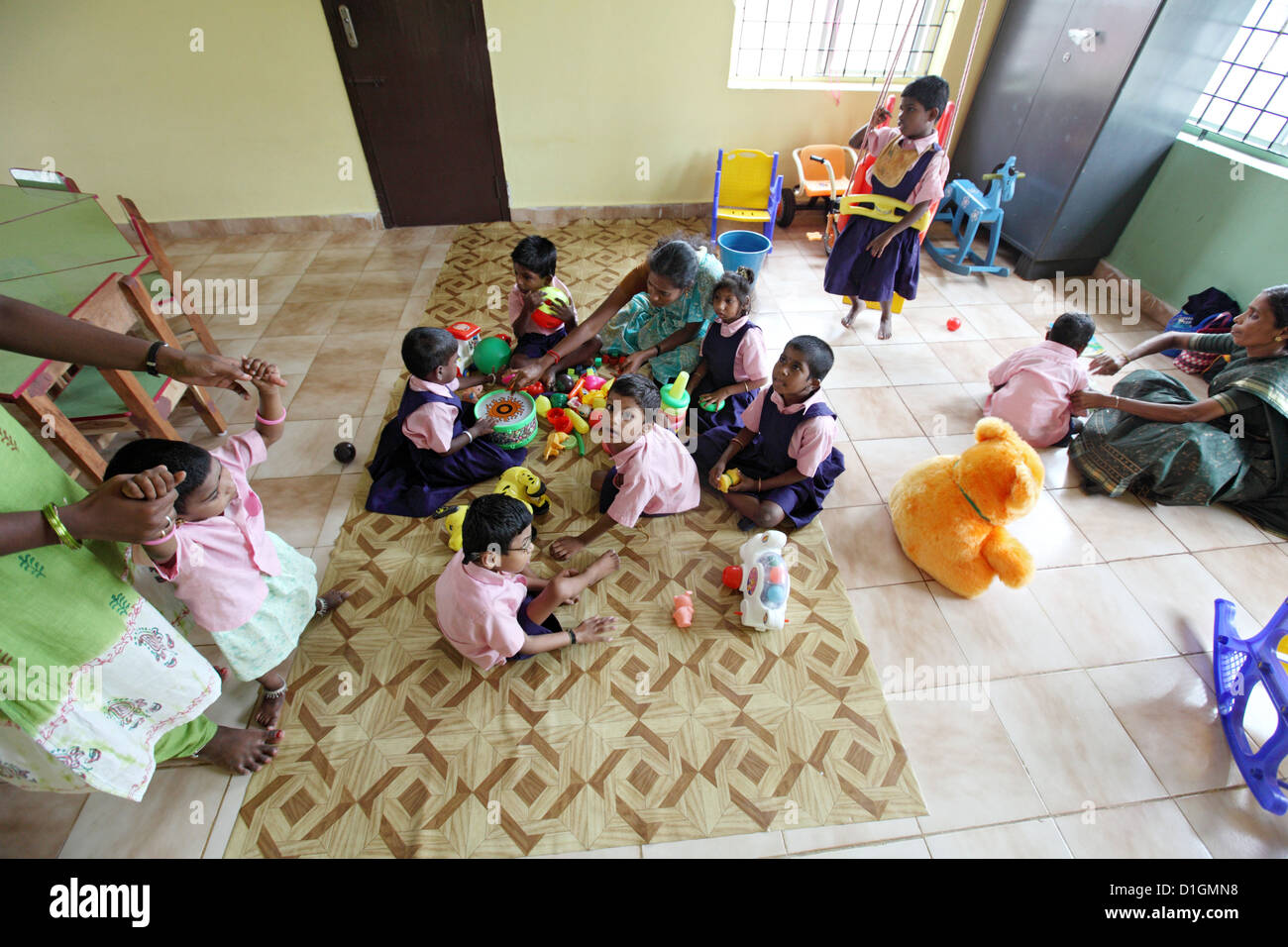 Aider nos enfants Banque de photographies et d’images à haute ...