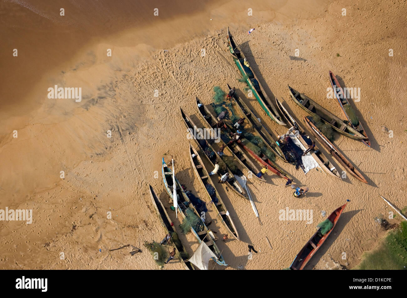 Pirogues pecheurs afrique Banque de photographies et d’images à haute ...