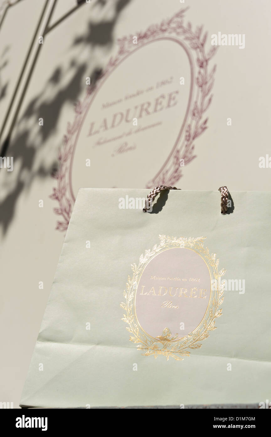 Internationalement célèbre pâtisserie LADUREE et logo sac, Champs ...