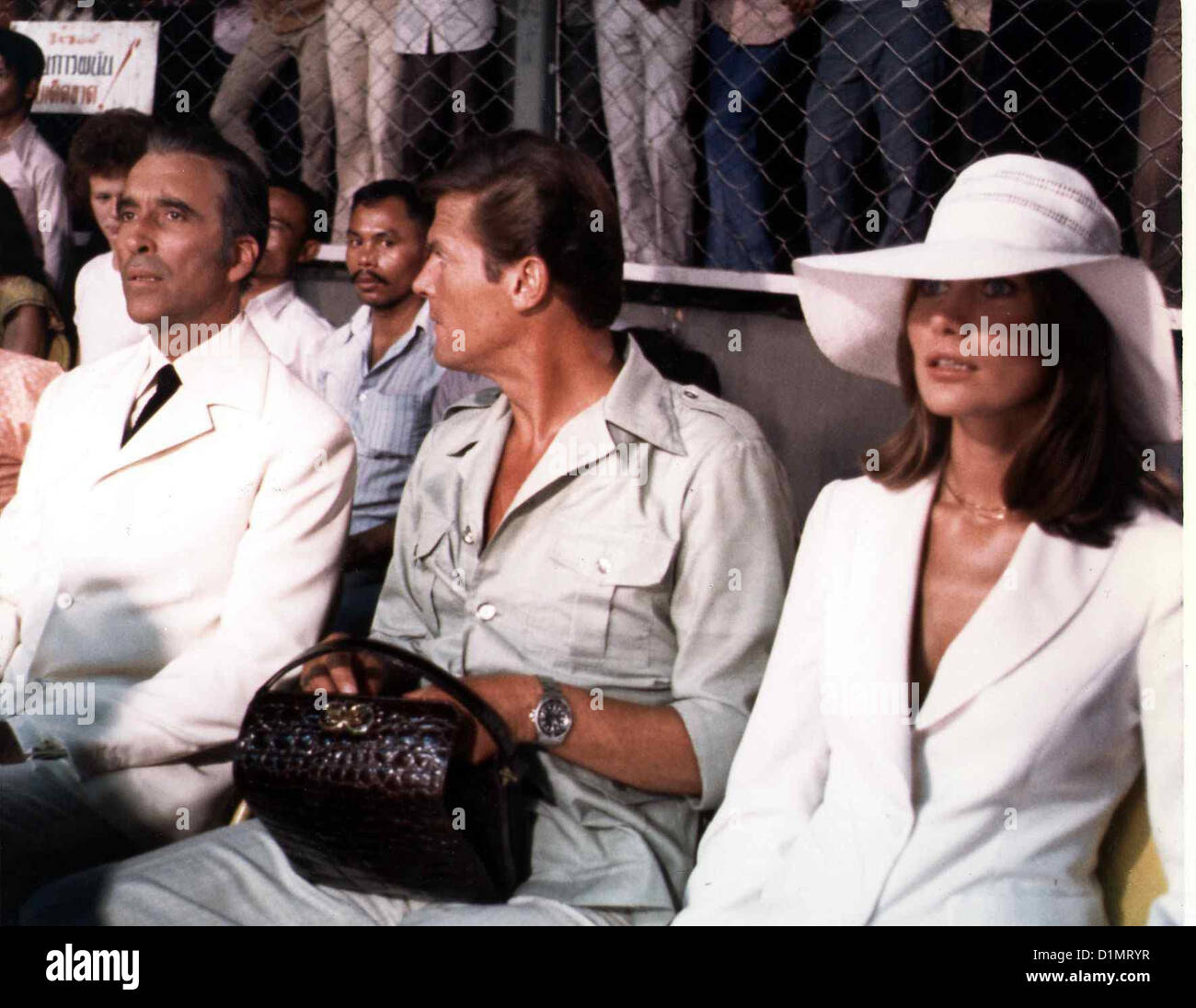 Der Mann Mit Dem Goldenen Colt Banque d'image et photos - Alamy