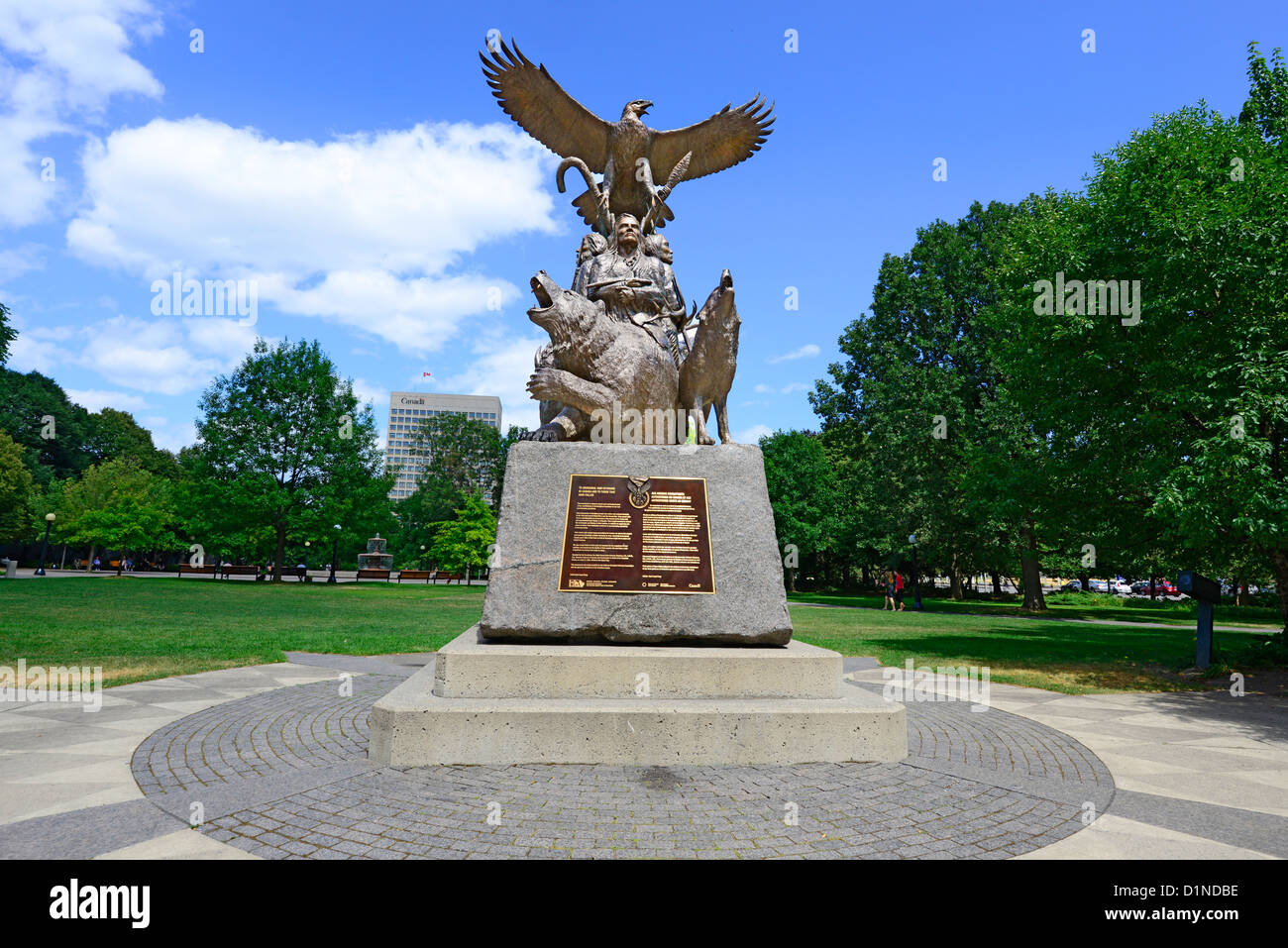 Monument aux anciens combattants autochtones dans le parc de la ...