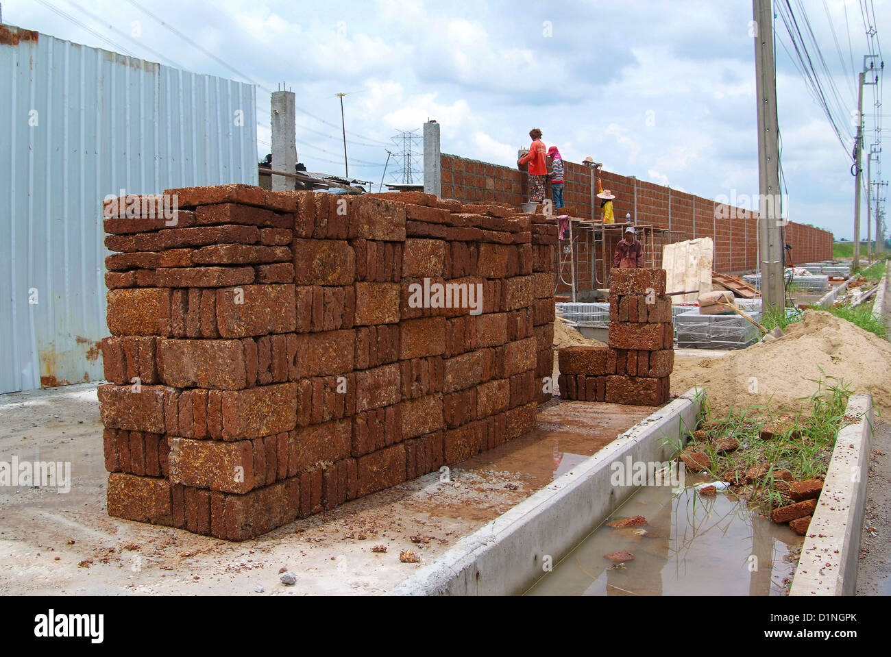 Laterite bricks construction brick wall Banque de photographies et d ...
