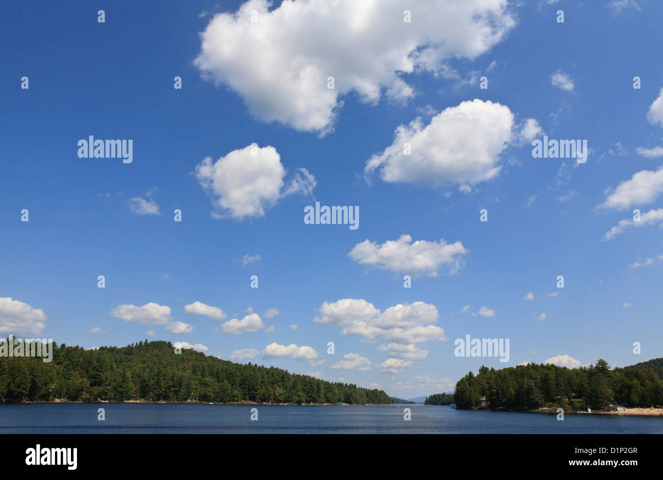 Le long lac Banque de photographies et d’images à haute résolution - Alamy