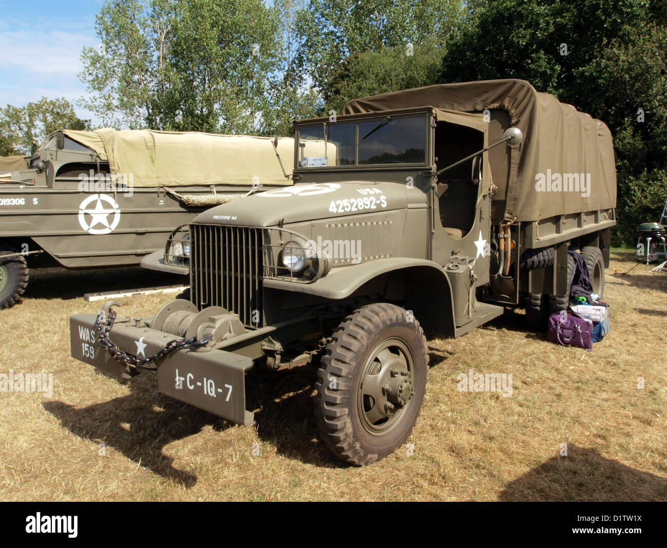 La guerre et la paix....Voir camion GMC CCKW-353, 2,5 tonnes, 6x6, Cargo w-Treuil, USA Photo ...