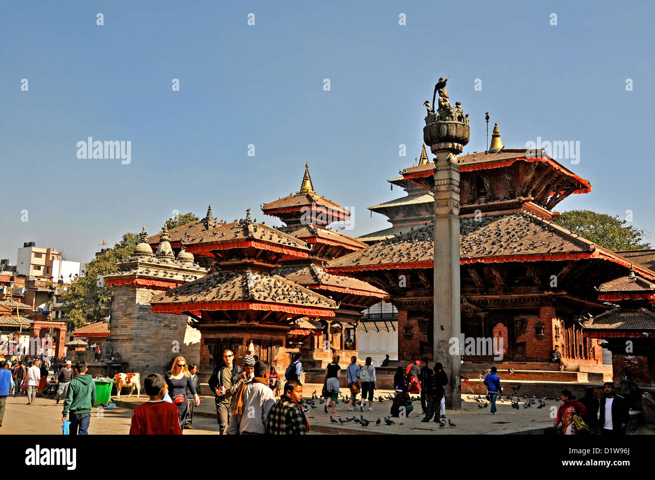 Le roi Pratap Malla colonne avant de Jagannath temple Durbar Katmandou ...