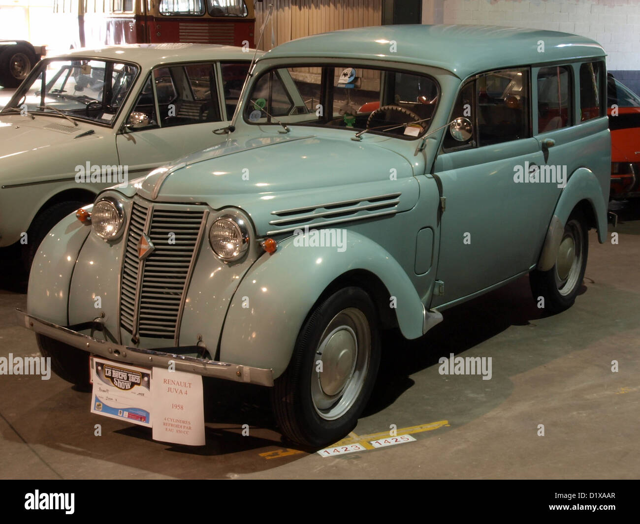 Renault juva 4 Banque de photographies et d’images à haute résolution ...