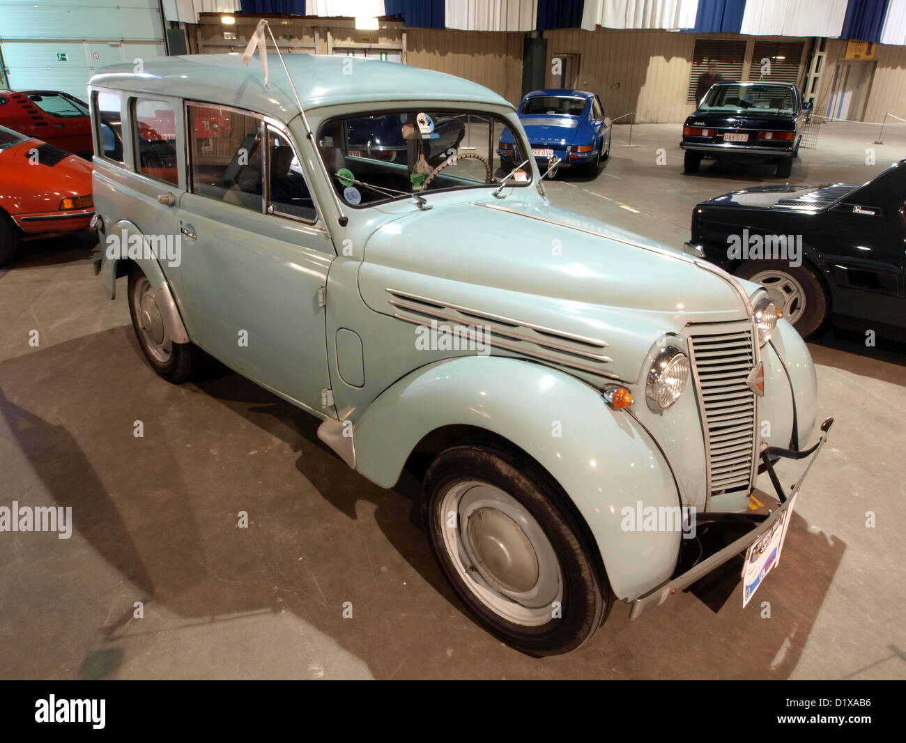 Renault juva 4 Banque de photographies et d’images à haute résolution ...