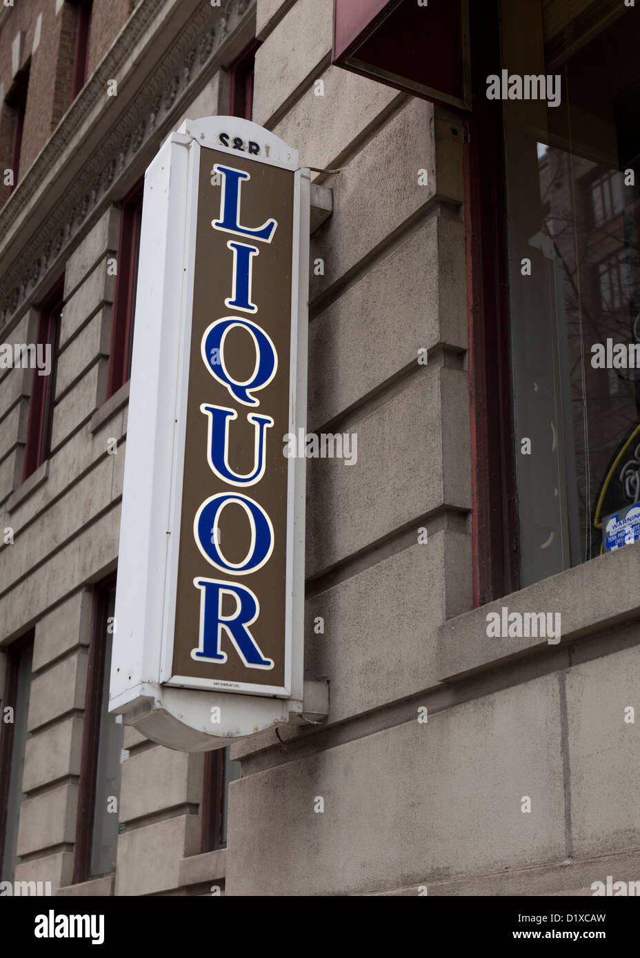 Liquor store sign Banque de photographies et d’images à haute ...