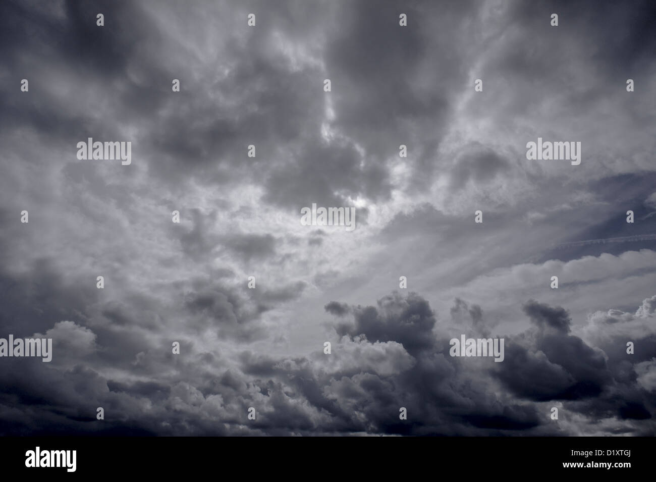 Ciel gris nuageux Banque de photographies et d’images à haute ...