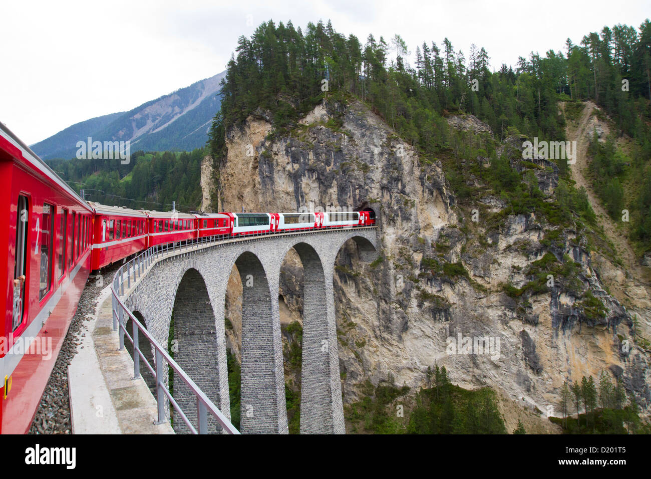Glacier express train Banque de photographies et d’images à haute ...
